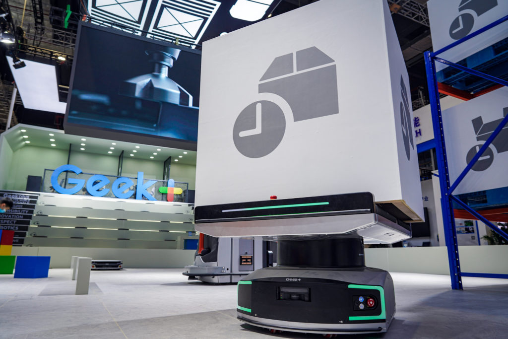 Geek + launches large size parcel sorting AMR | Logistics Manager