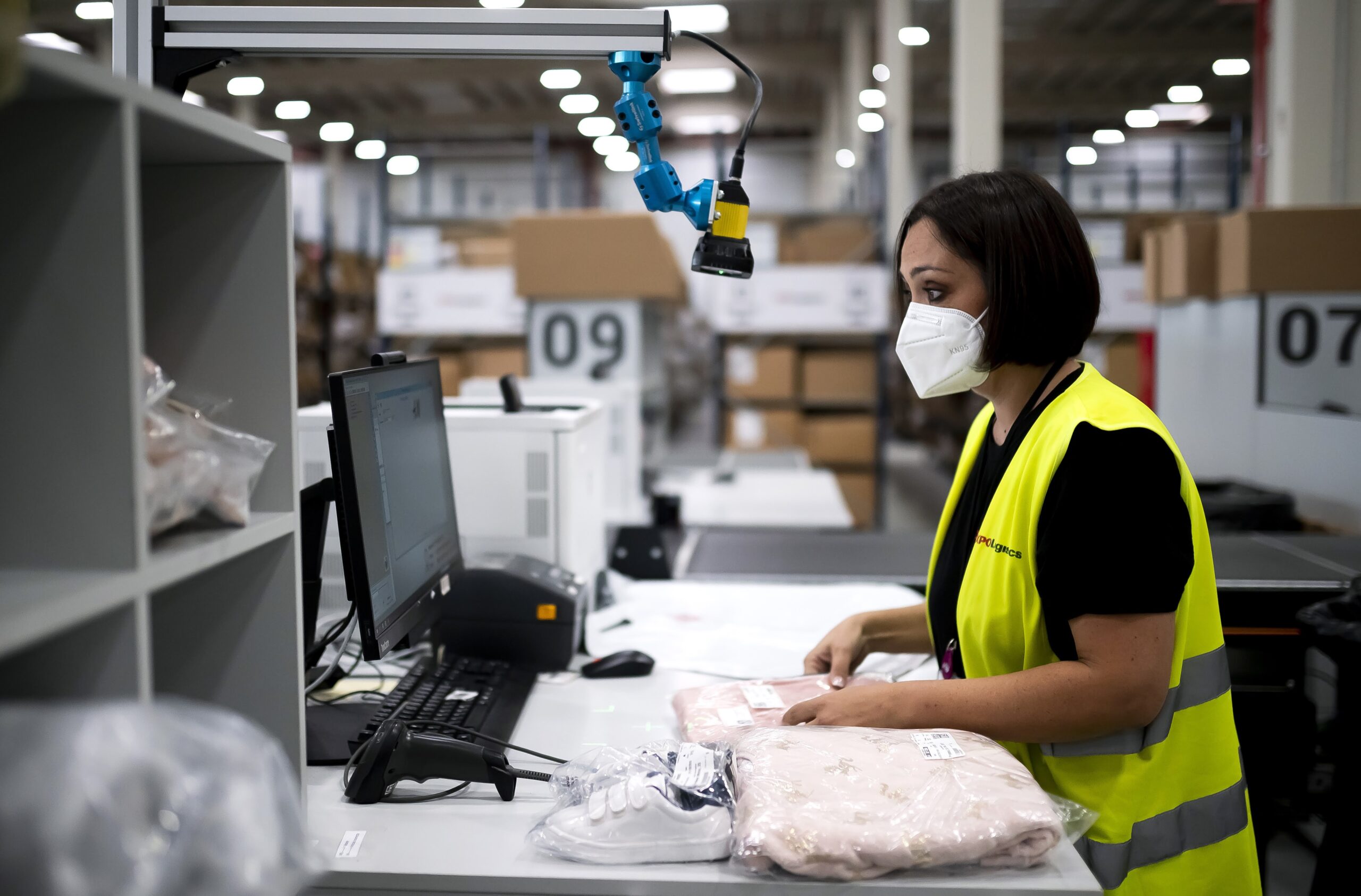 XPO Logistics deploys touchless barcode scanners | Logistics Manager