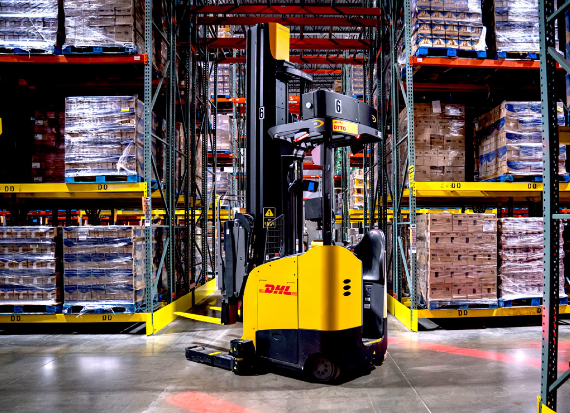 DHL Supply Chain advances its fleet of autonomous forklifts and pallet ...