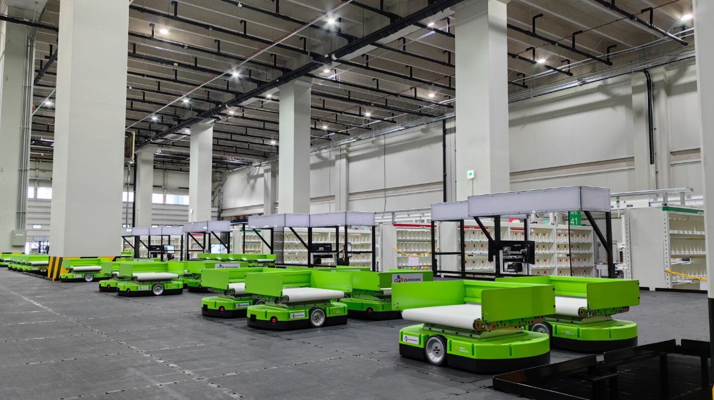 Beauty retailer implements robots in South Korean warehouse | Logistics ...