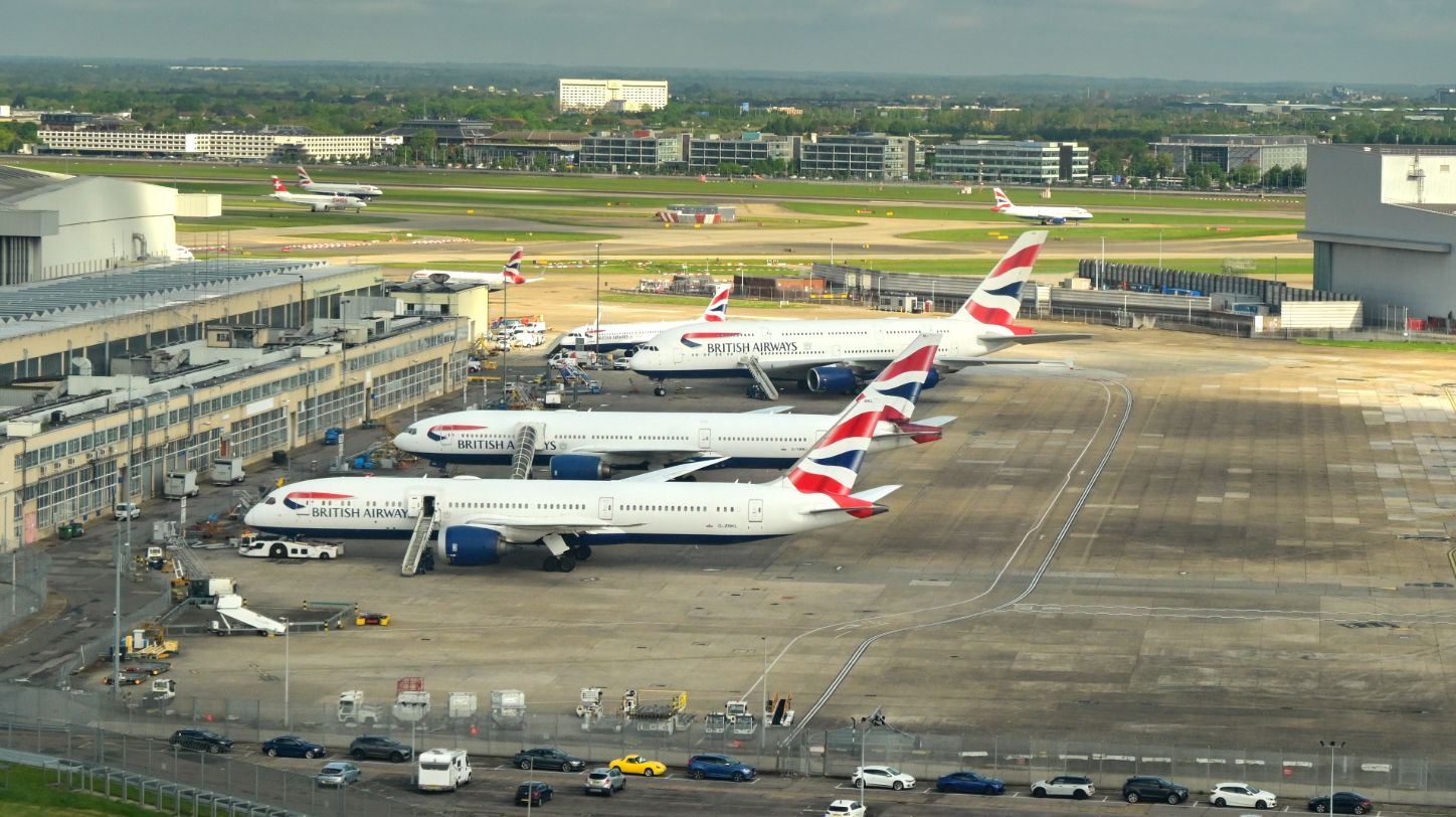 UK government backs Heathrow expansion to boost air freight capacity ...