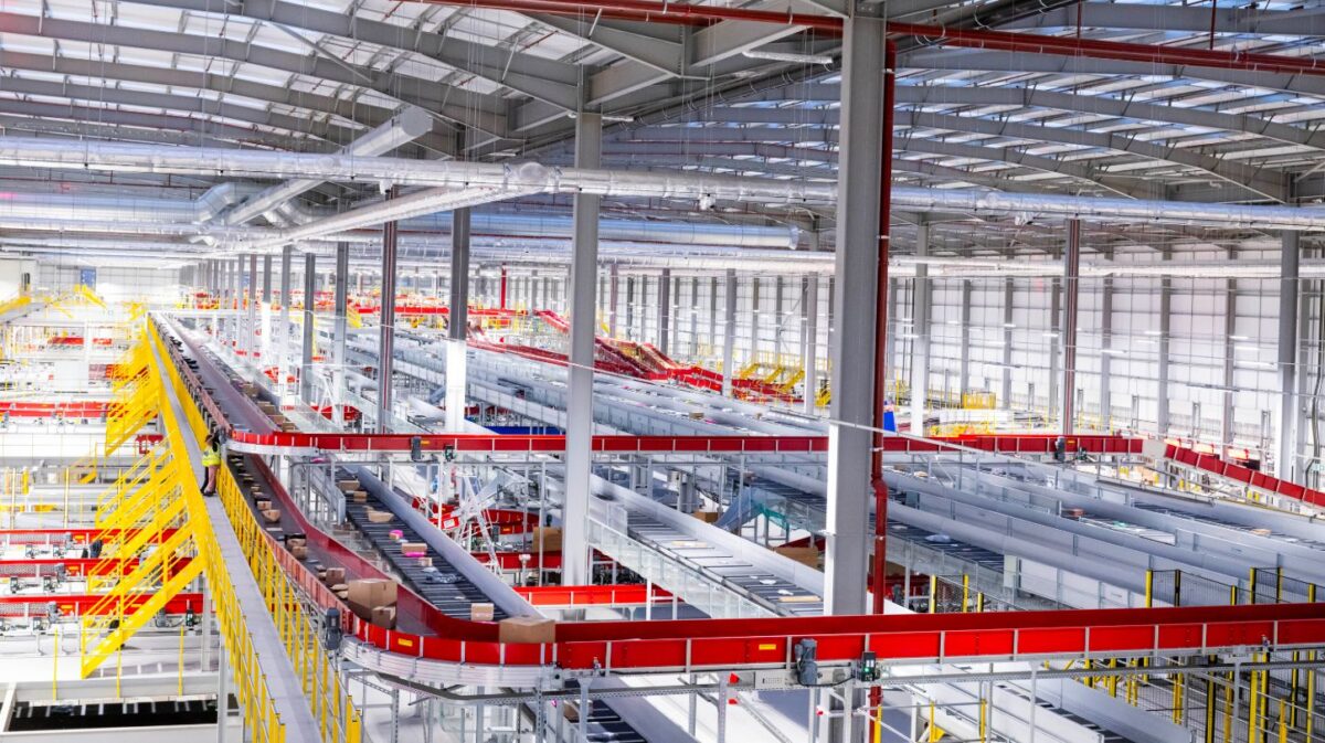 Royal Mail reaches 90% automation across parcel operations | Logistics ...